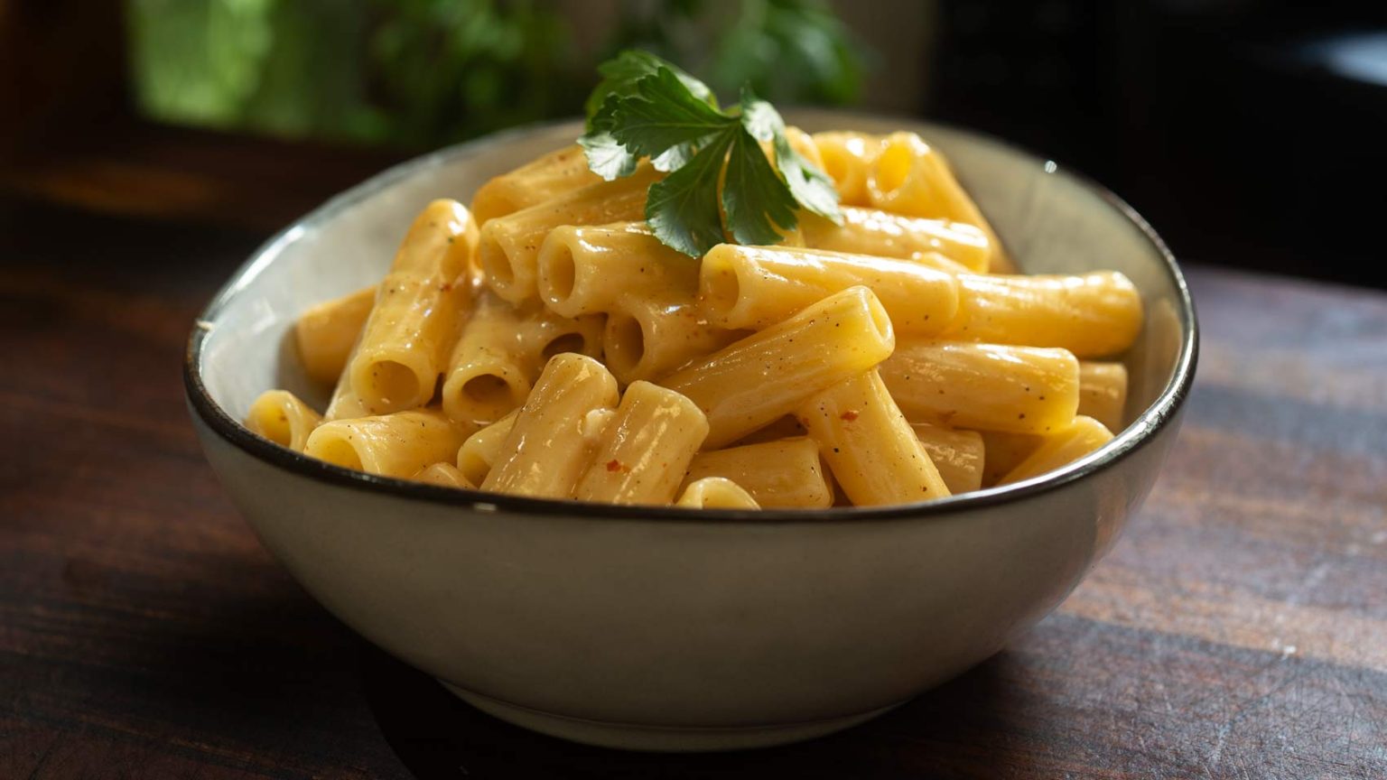 Buttered Garlic & Chilli Pasta - Easy Meals with Video Recipes by Chef ...